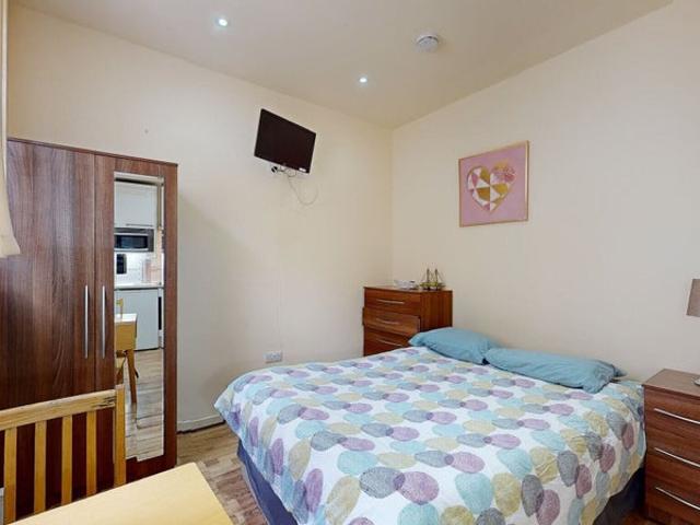 Most Bills Included Studio in Willesden Green