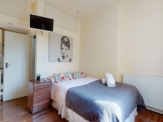 Most Bills Included Studio in Little Venice