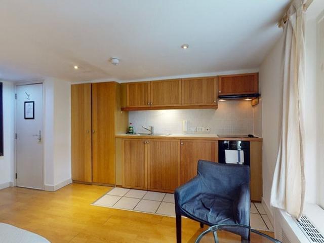 Most Bills Included/Spacious Studio Next to Euston
