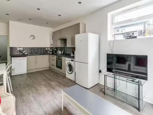 Mostyn Avenue, Wembley