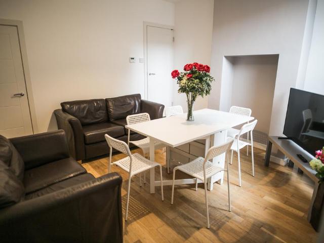Mostyn Road 5 bed, Edgbaston B16 5 bed house to rent £2,720 pcm £628 pw