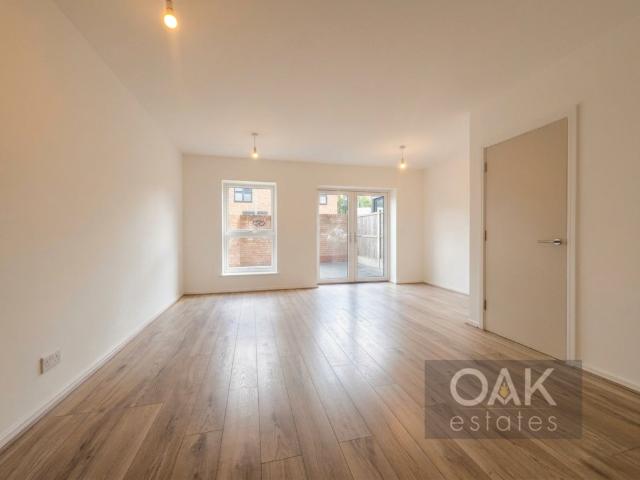 Mosaic Lane, Harlow CM18 3 bed terraced house to rent £1,850 pcm £427 pw