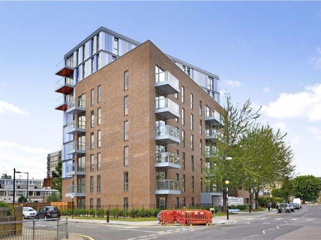 Moseley Lodge, Chrisp Street, Poplar. 3 bed apartment to rent £2,650 pcm £612 pw