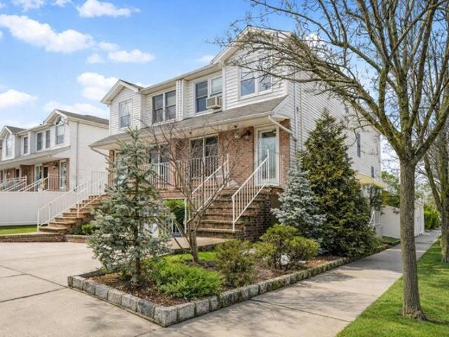 Mosely Ave, Staten Island, Home For Sale