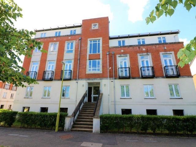 Mosquito Way, Hatfield, AL10 2 bed flat to rent £1,450 pcm £335 pw
