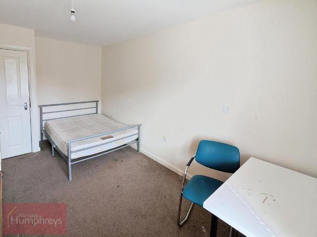 Mosquito Way, Hatfield AL10 3 bed flat to rent £1,700 pcm £392 pw