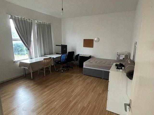 Moss Lane East, Manchester M14, Studio to rent, £650 pcm | PrimeLocation