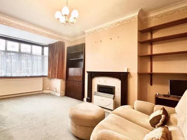Mossford Court, 58 60 Clayhall Avenue, Ilford, IG6 2BS, United Kingdom | 3 bed townhouse for rent #167887581 | Rentberry