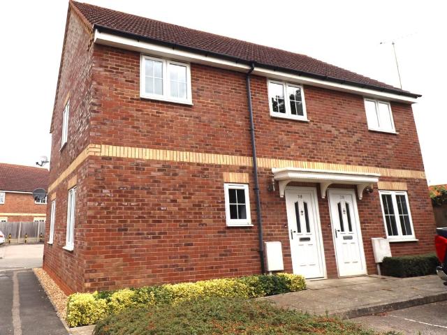 Mossmans Close, Bletchley MK2, 2 bed maisonette to rent, £1,250 pcm | PrimeLocation