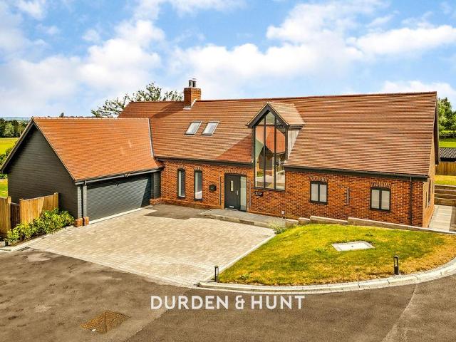Mott Street, Loughton, IG10 4 bed detached house to rent £6,900 pcm £1,592 pw