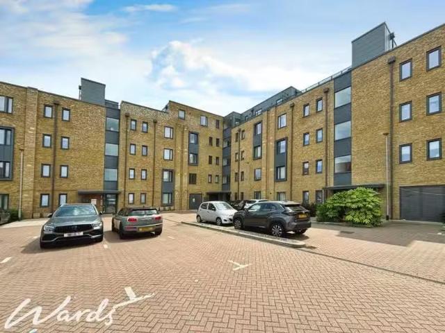 Motte Lane Castle Hill DA10 2 bed apartment to rent £1,800 p.