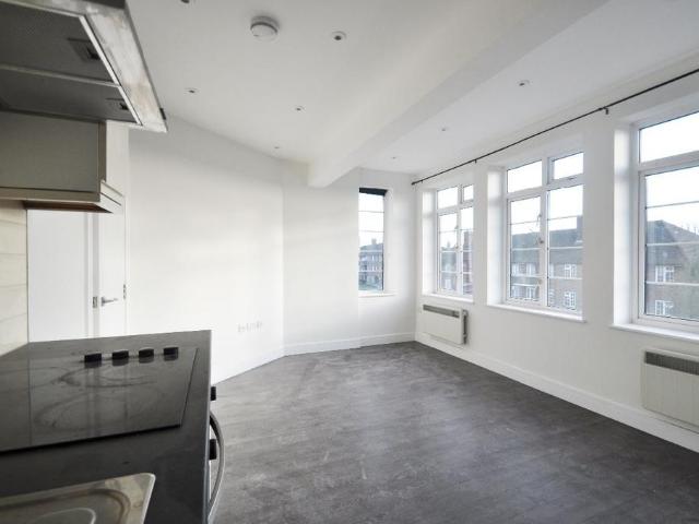 Mottingham Road, London SE9 2 bed apartment to rent £1,600 pcm £369 pw