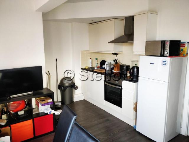 Mottingham Road, London SE9 2 bed apartment to rent £1,600 pcm £369 pw