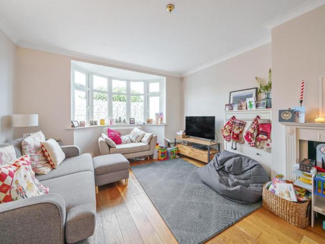 Mottingham Road, Mottingham, London, SE9 3 bed semi detached house to rent £2,650 pcm £612 pw