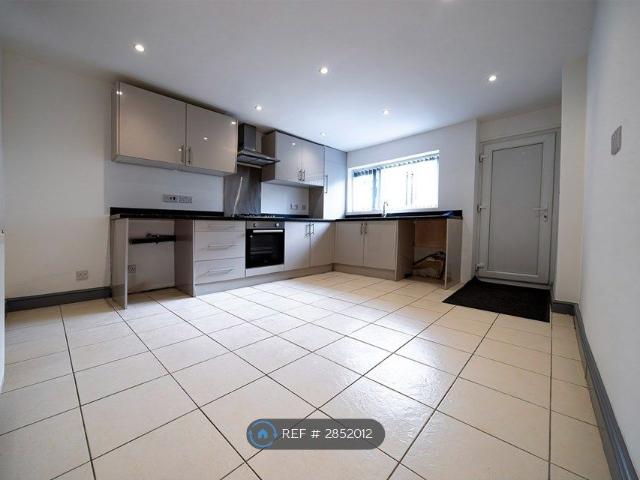 Mottram Moor, Hyde SK14, 3 bed terraced house to rent, £1,300 pcm | PrimeLocation