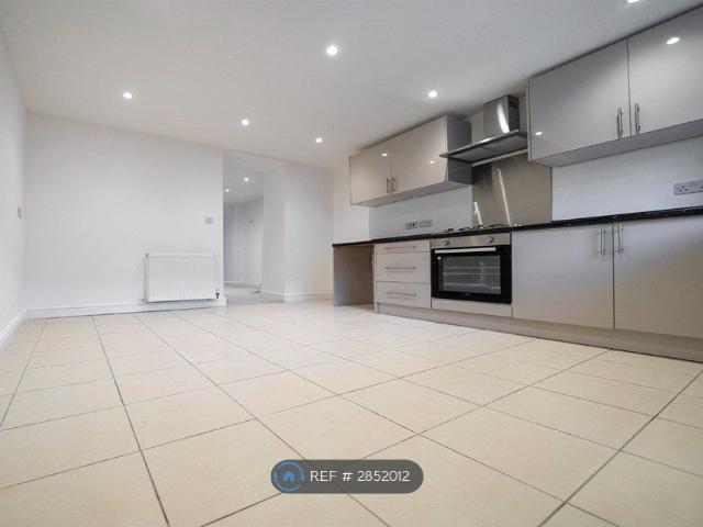Mottram Moor, Hyde SK14, 3 bed terraced house to rent, £1,300 pcm | PrimeLocation
