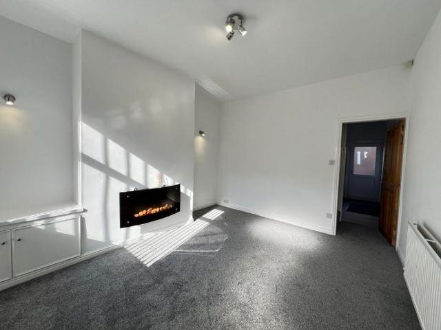 Mottram Road, Hyde, SK14 2NX