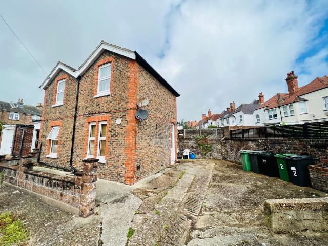 Motcombe Road, Eastbourne BN21, 1 bed flat to rent, £800 pcm | PrimeLocation