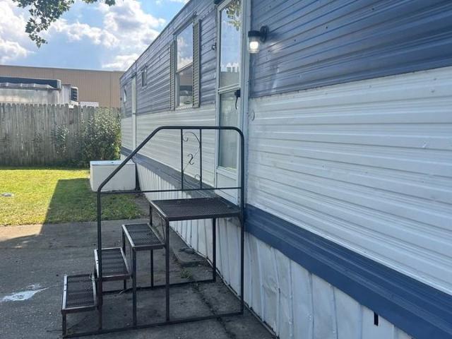 Motor City MHP, LLC 2 Bedroom Apartment for Rent at 23765 Lawrence Ave, Warren, MI 48091 Southwest Warren