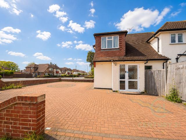 Motspur Park, New Malden KT3, 4 bed link detached house to rent, £3,650 pcm | PrimeLocation