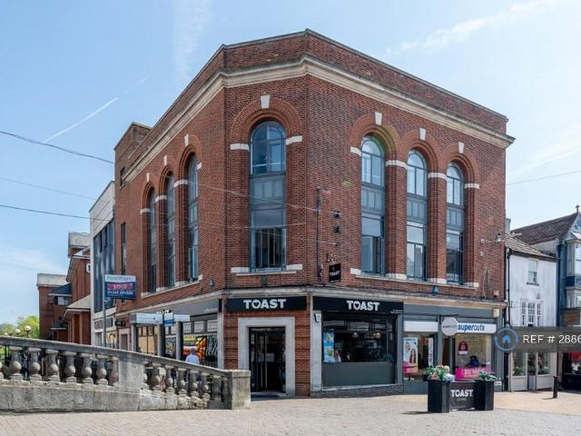 Moulsham St, Chelmsford, CM2 1 bed flat to rent £1,375 pcm £317 pw