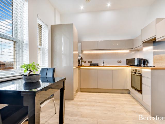 Moulsham Street, CM2 2 bed apartment to rent £1,375 pcm £317 pw