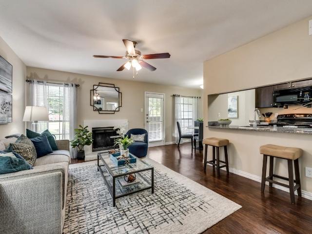 Mount Vernon 2 Bedroom Apartment for Rent at 1020 Scotland Dr, Desoto, TX 75115