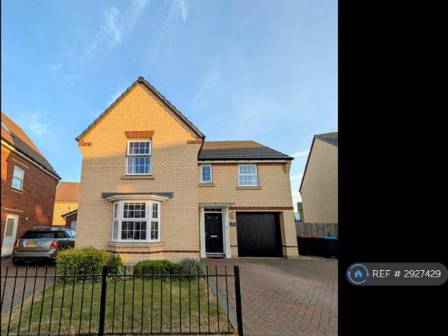 Mount Vernon Drive, Brooklands. 4 bed detached house to rent £2,400 pcm £554 pw