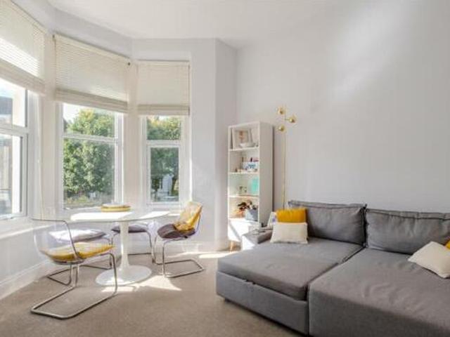 Mount Ephraim Road, London, 1 Bedroom Apartment
