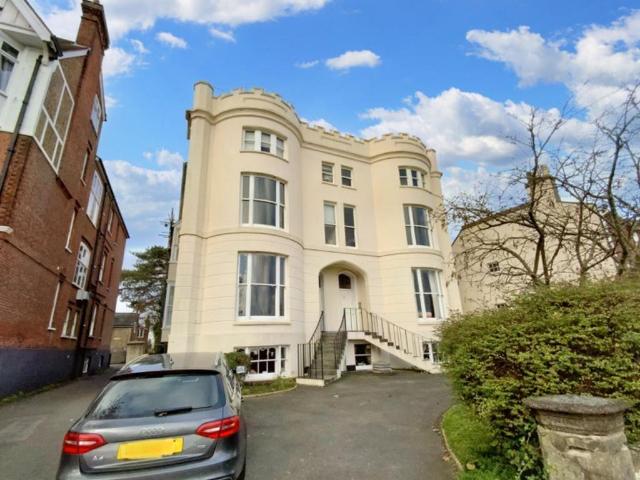 Mount Ephraim, Tunbridge Wells, TN4 2 bed flat to rent £1,650 pcm £381 pw