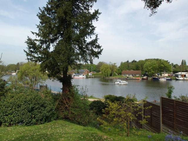 Mount Felix, Walton On Thames KT12, 2 bed flat to rent, £1,650 pcm | PrimeLocation