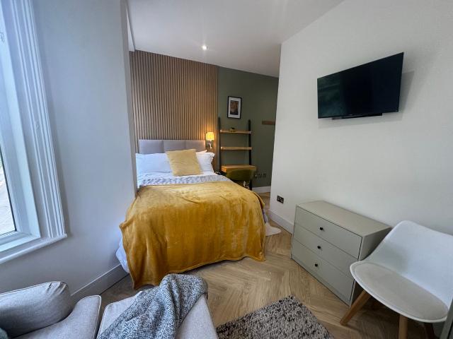 Mount Gould Road, Plymouth PL4, Studio to rent, £1,000 pcm | PrimeLocation