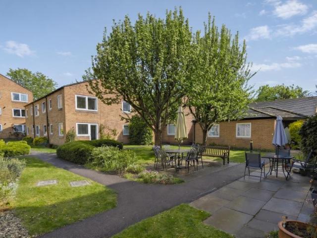 Mount Hermon Road, Woking GU22 1 bed retirement property to rent £1,150 pcm £265 pw