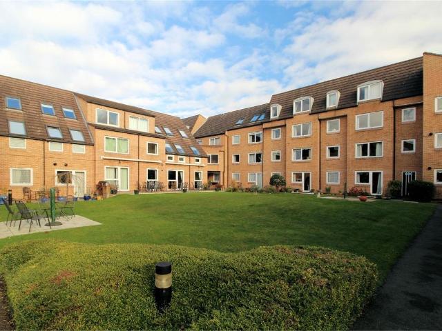 Mount Hermon Road, Woking, Surrey GU22, 1 bed flat to rent, £1,000 pcm | PrimeLocation