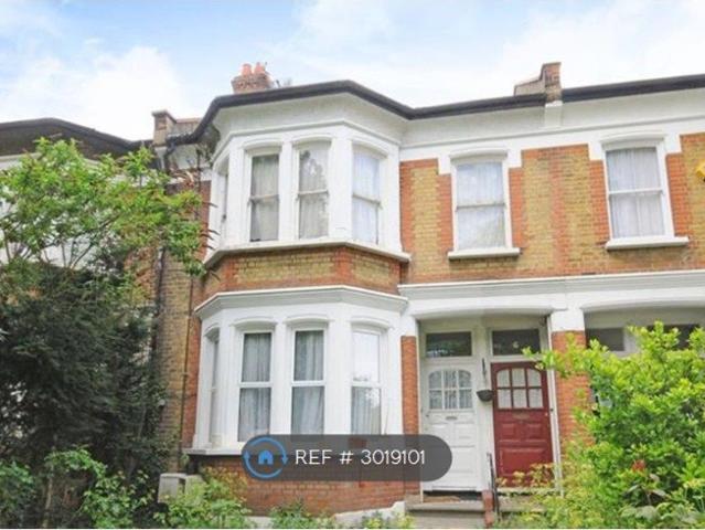 Mount Nod Road, London SW16, 3 bed flat to rent, £2,800 pcm | PrimeLocation