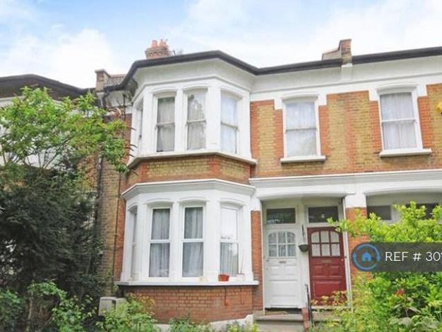 Mount Nod Road, London, SW16 3 bed flat to rent £2,800 pcm £646 pw