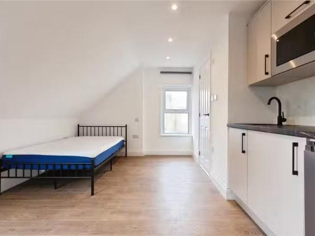 Mount Park Crescent, Ealing, W5 2RR