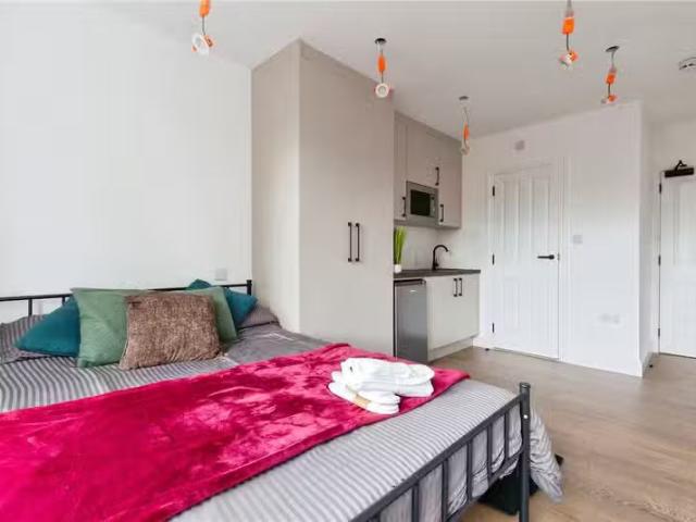 Mount Park Crescent, Ealing, W5 2RR