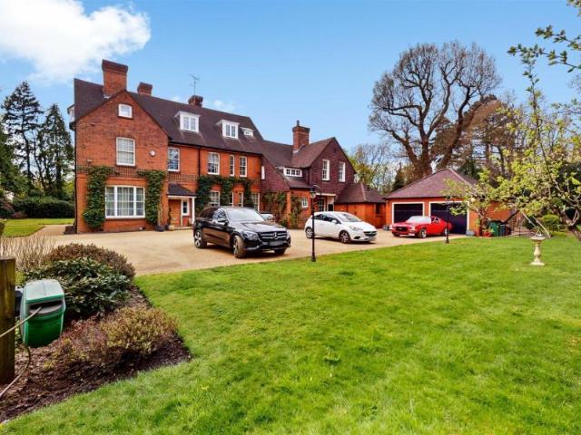 Mount Park Road, Harrow on the Hill 7 bed detached house to rent £11,000 pcm £2,538 pw