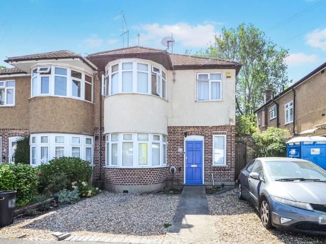 Mount Park Road, Pinner HA5, 2 bed flat to rent, £1,650 pcm | PrimeLocation