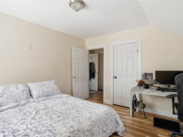 Mount Pleasant View Ave, Cumberland, Home For Sale