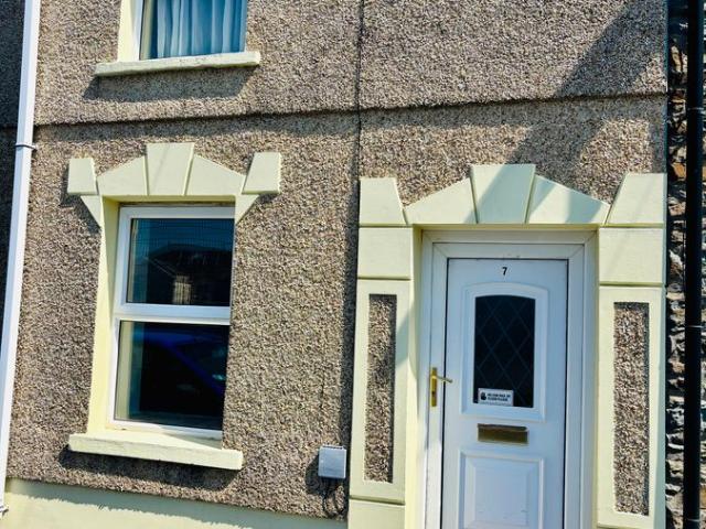 Mount Pleasant Buildings, Llanelli SA15, 2 bed cottage to rent, £650 pcm | PrimeLocation