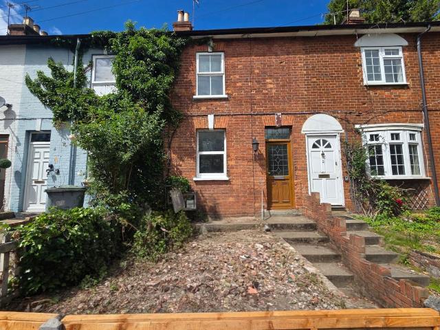 Mount Pleasant Cottages, Egham TW20, 3 bed cottage to rent, £1,995 pcm | PrimeLocation