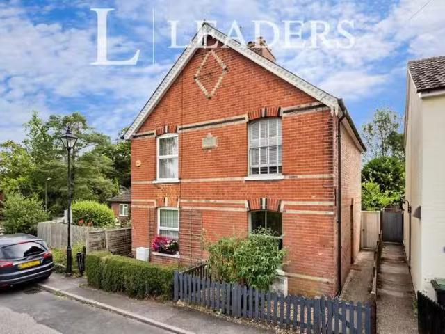 Mount Pleasant, Hildenborough 2 bed semi detached house to ren.