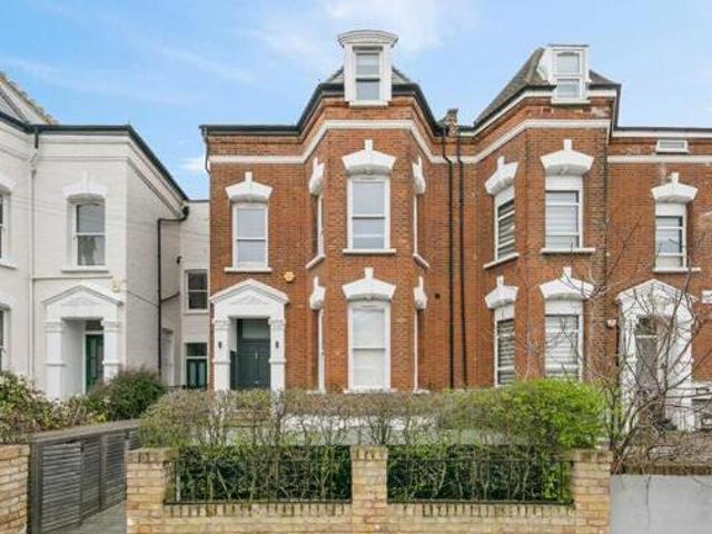 Mount Pleasant Lane, London, 2 Bedroom Flat