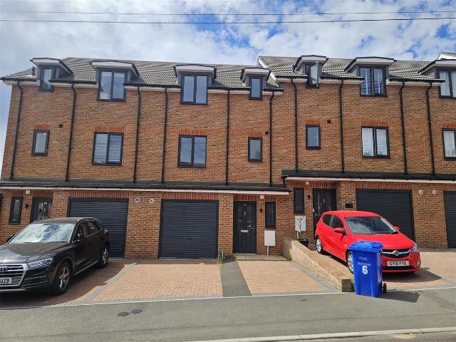 Mount Pleasant Road, Aldershot GU12, 3 bed terraced house to rent, £2,000 pcm | PrimeLocation