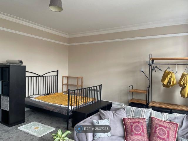 Mount Pleasant Road, London NW10, Studio to rent, £1,600 pcm | PrimeLocation