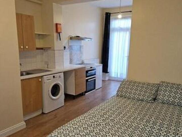 Mount Pleasant Road, London, Studio Flat For