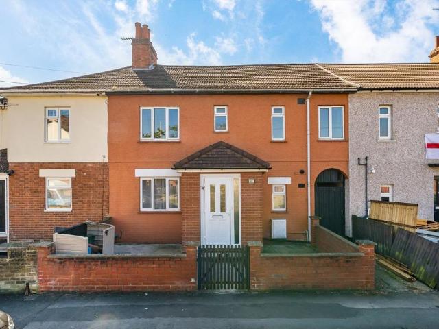 Mount Road, Mitcham CR4 4 bed house to rent £3,250 pcm £750 pw
