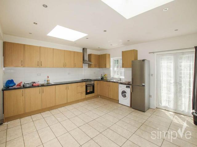 Mount Road, HAYES, Middlesex 3 bed house to rent £2,600 pcm £600 pw